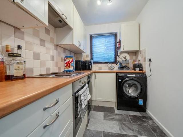 Robertson Close, Newbury RG14, 1 bed terraced house to rent, £1,000 pcm | PrimeLocation