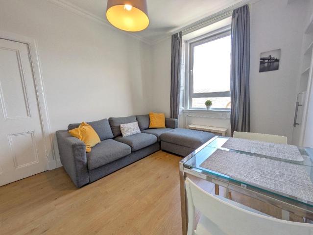 Robertson Avenue, Slateford. 1 bed flat to rent £1,025 pcm £237 pw
