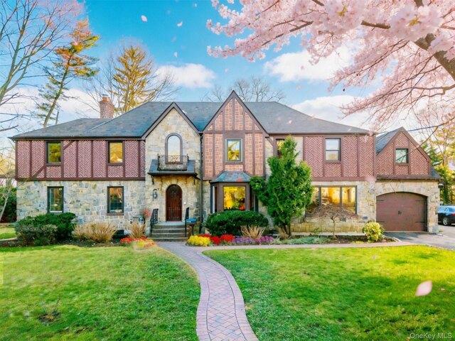 Robin Way, Great Neck, Home For Sale