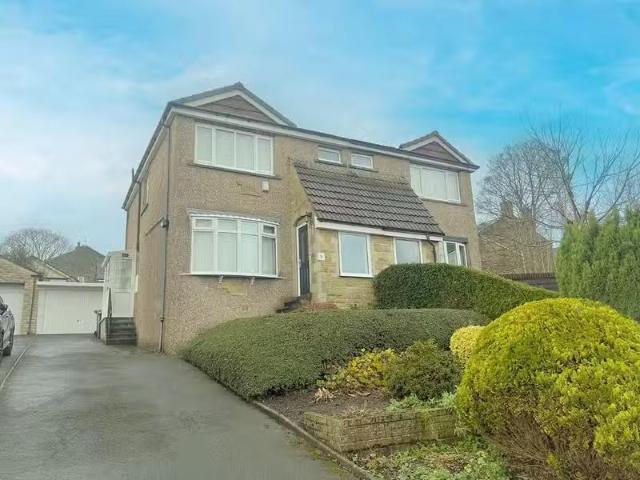 Robin Drive, Eccleshill, Bradford, BD2 3 bed semi detached hou.