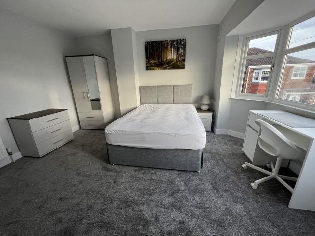 Robin Hood Crescent, Doncaster, DN3
