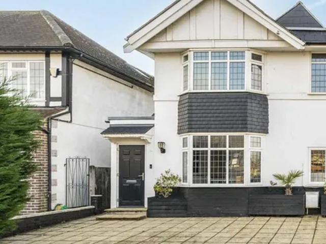 Robin Hood Lane, London, SW15 3PX, United Kingdom | 4 bed house for rent #139264703 | Rentberry