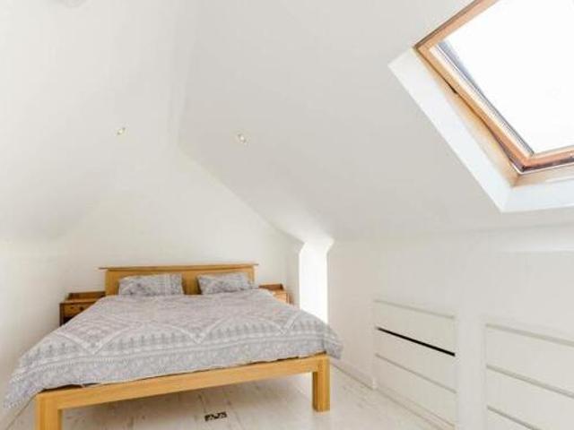 Robin Hood Way, Kingston, 2 Bedroom Flat