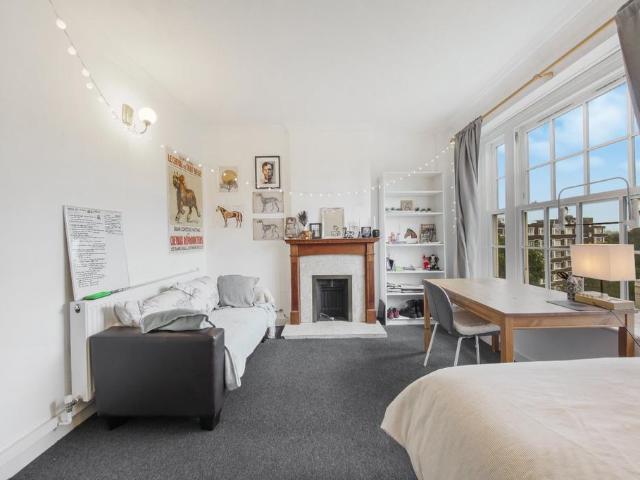Robin House, Barrow Hill Estate, London 3 bed flat to rent £3,800 pcm £877 pw