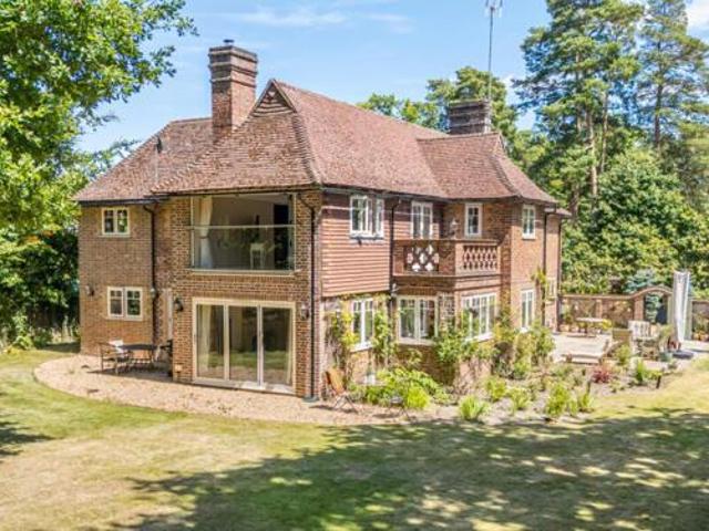 Robin Lane, Sandhurst, 5 Bedroom Detached
