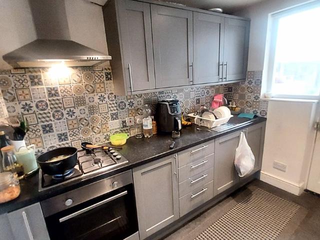 Robinhood Lane, Mitcham CR4, 1 bed flat to rent, £1,500 pcm | PrimeLocation