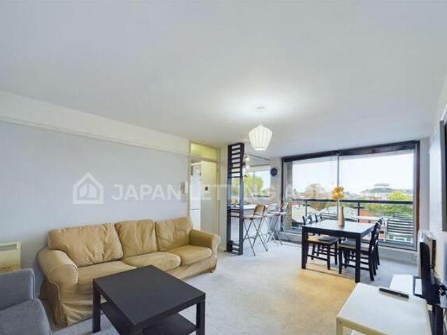 Robins Court, Petersham Road, 2 Bedroom Flat