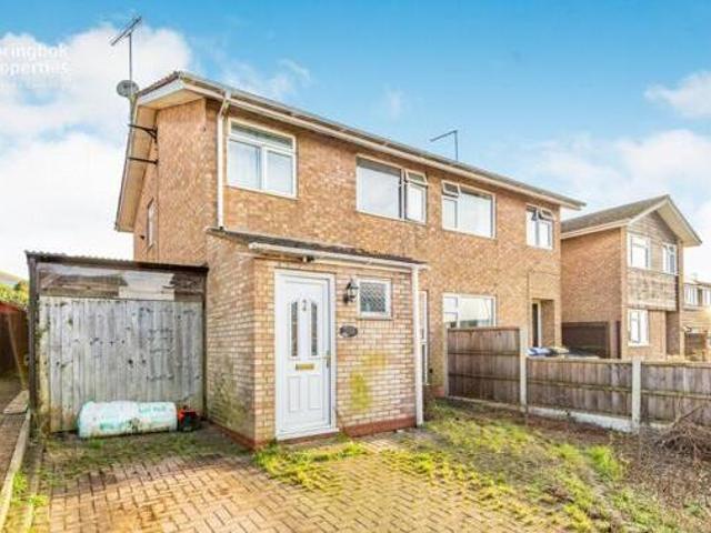 Robins Close, Hartwell, 3 Bedroom Semi detached