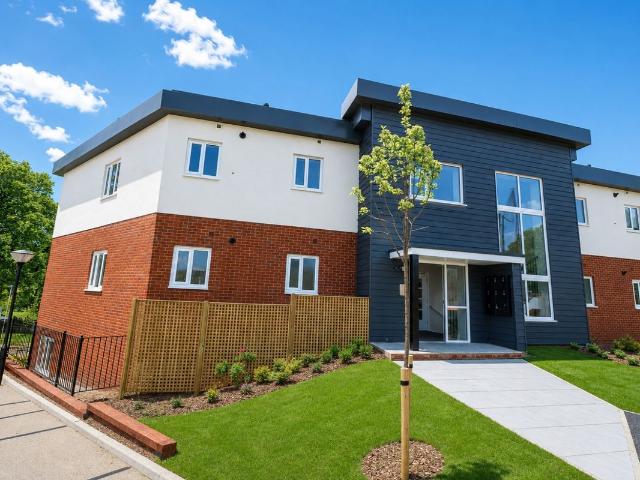 Robins Gate, Bracknell, Berkshire RG12, 1 bed flat to rent, £1,200 pcm | PrimeLocation