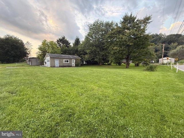 Robinson Ave, Hyde, PA 16843