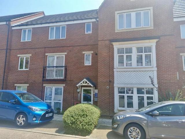Robinson Court, Chalfont Road, London 2 bed flat to rent £1,700 pcm £392 pw