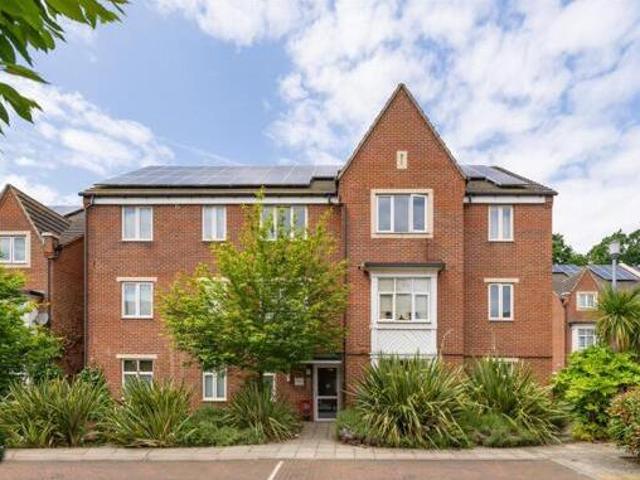 Robinson Court, Chalfont Road, 2 Bedroom Apartment