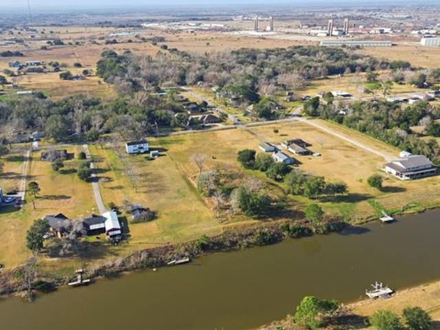 Robinson Rd, Hitchcock, TX 77563