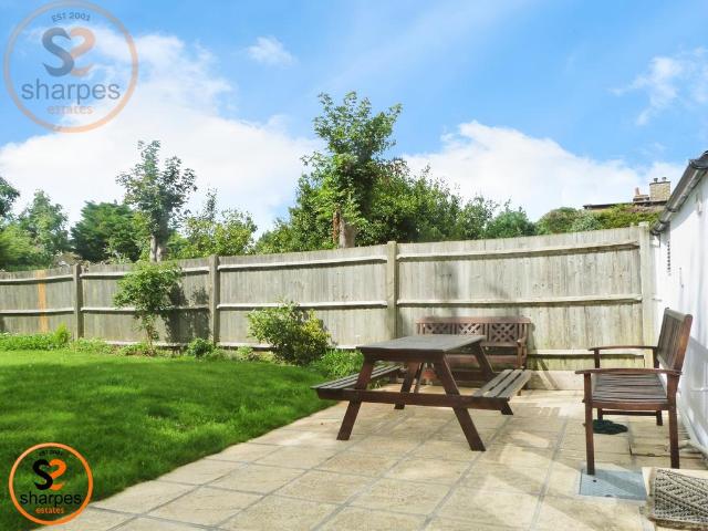 Robinson Road, Merton, London. 1 bed in a house share to rent £1,175 pcm £271 pw