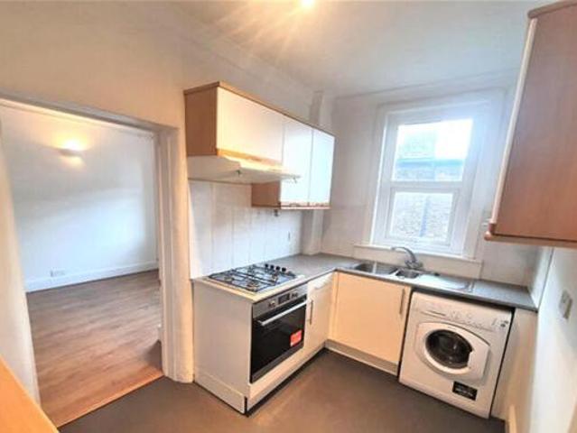 Robinson Road, Colliers Wood, 4 Bedroom Flat