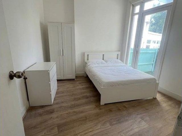 Robinson Road, London SW17, 6 bed shared accommodation to rent, £4,200 pcm | PrimeLocation