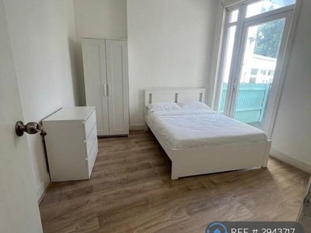 Robinson Road, London, SW17 6 bed terraced house to rent £4,200 pcm £969 pw