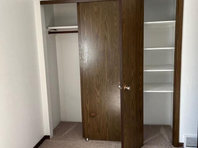 Robinwood Apartments 1 Bedroom Apartment for Rent at 285 Robins Rd, Hiawatha, IA 52233