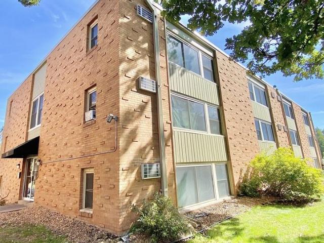 Robinwood Apartments 1 Bedroom Apartment for Rent at 3848 W Broadway Ave, Robbinsdale, MN 55422