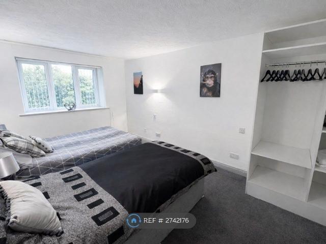 Rochdale Road, Denshaw, Oldham OL3, 1 bed flat to rent, £800 pcm | PrimeLocation
