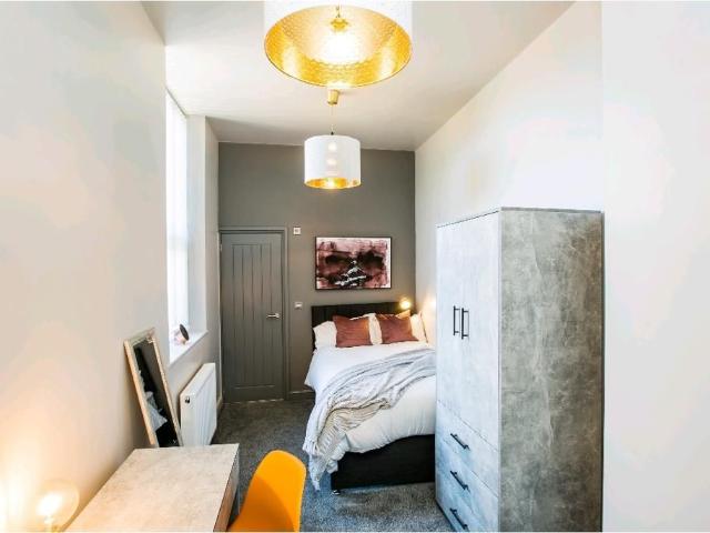 Rochdale Road, Greetland HX4, Room to rent, £625 pcm | PrimeLocation