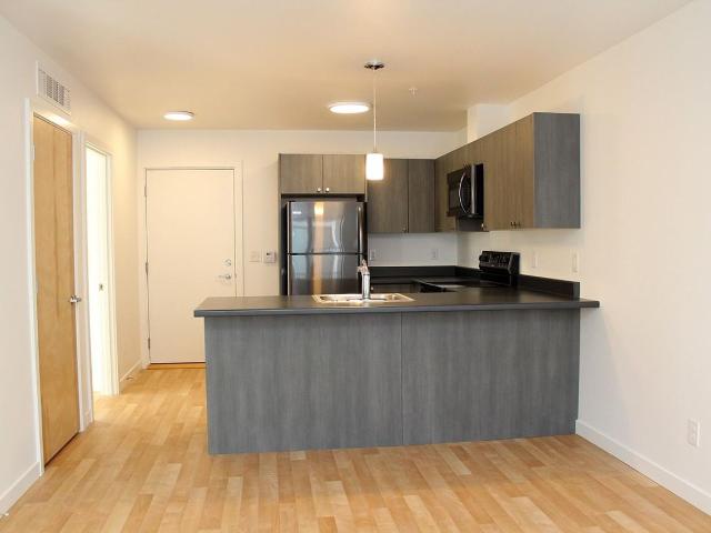 roche01 2 Bedroom Apartment for Rent at 6155 6155 N Minnesota Ave Bamboo Court II, Portland, OR 97217 Kenton
