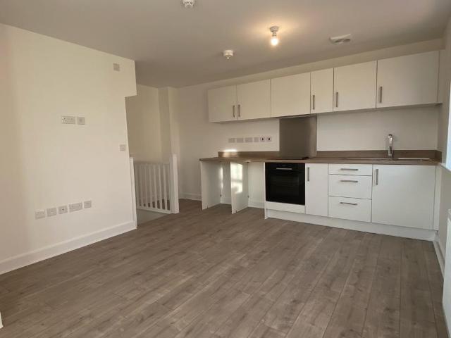 roche avenue, seacroft, leeds ls14