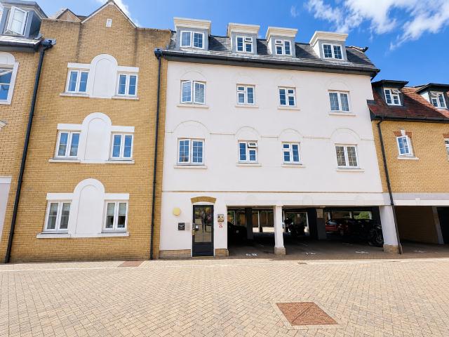 Roche Close, Rochford SS4, 1 bed flat to rent, £950 pcm | PrimeLocation