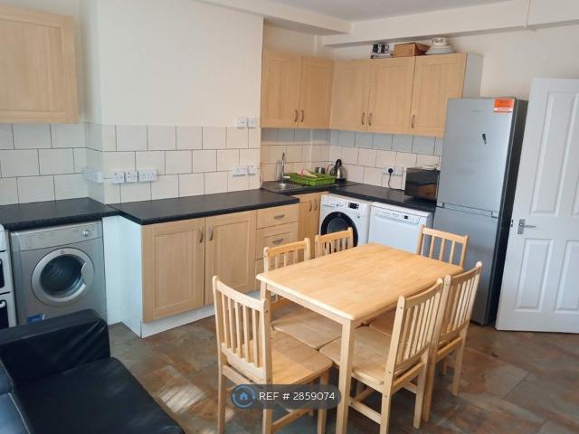 Rochester Court, London NW1, 3 bed flat to rent, £3,400 pcm | PrimeLocation