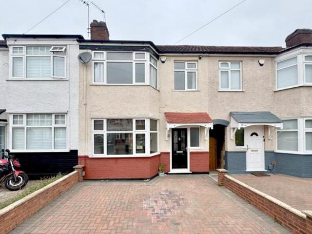 Rochester Close, Enfield, 3 Bedroom House