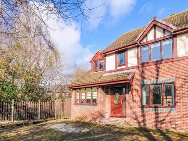 Rochester Drive, Horbury, 4 Bedroom Semi detached