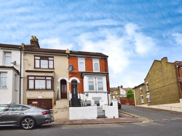 Rochester Street, Chatham ME4, 1 bed flat to rent, £1,100 pcm | PrimeLocation
