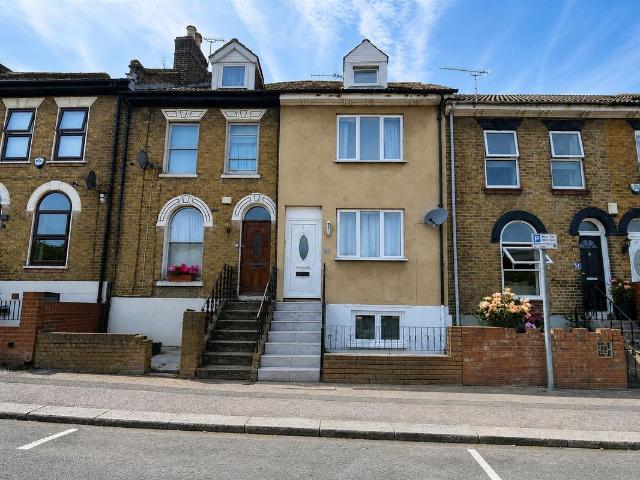 Rochester Street, Chatham ME4, 6 bed terraced house to rent, £3,000 pcm | PrimeLocation