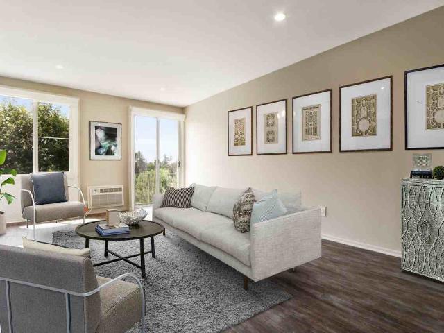 Rochester Parkside Studio Apartment for Rent at 10989 Rochester Ave, Los Angeles, CA 90024 Westwood