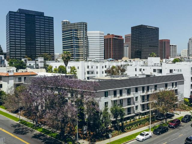 Rochester Parkside Studio Apartment for Rent at 10989 Rochester Ave, Los Angeles, CA 90024 Westwood