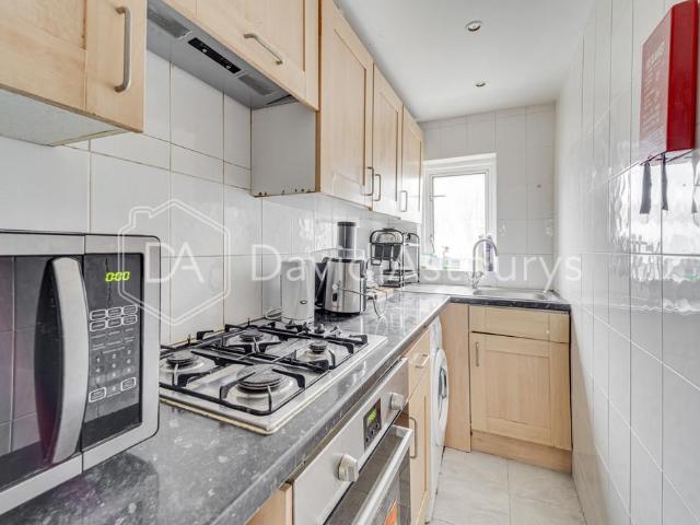 Rochester Road, Camden Town, London 3 bed apartment to rent £3,300 pcm £762 pw