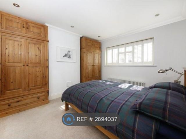 Rochester Way, London SE9, Room to rent, £800 pcm | PrimeLocation