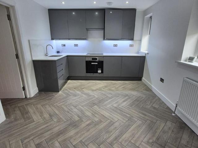 Rochford Close, Broxbourne 2 bed flat to rent £1,475 pcm £340 pw