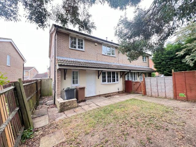 Rochford Drive, Luton LU2, 2 bed terraced house to rent, £1,300 pcm | PrimeLocation