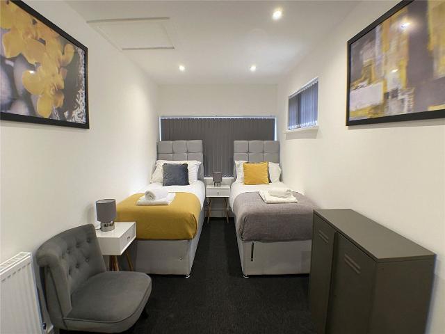 Rochfords Gardens, Slough, Berkshire SL2, Room to rent, £650 pcm | PrimeLocation