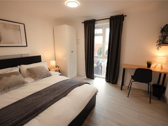 Rochfords Gardens, Slough, Berkshire SL2, Room to rent, £750 pcm | PrimeLocation