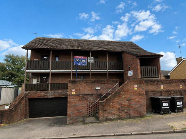 Rochfords Gardens, Slough SL2, 1 bed maisonette to rent, £975 pcm | PrimeLocation