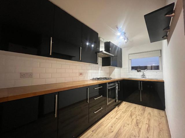 Rochfords Gardens, Slough SL2, 1 bed flat to rent, £1,250 pcm | PrimeLocation