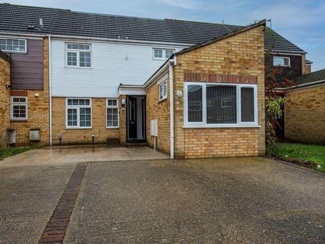 Rochfords Gardens, Slough SL2, 5 bedroom flat to rent 58025343