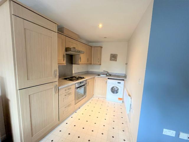 Rochforte House, Rochford SS4, 2 bed flat to rent, £1,100 pcm | PrimeLocation
