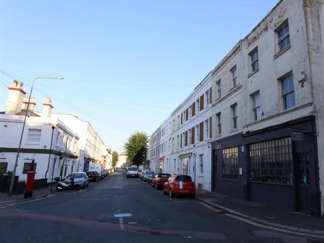 Rock Street, Brighton 3 bed flat to rent £1,950 pcm £450 pw