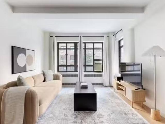 Rockefeller Court, 340 East 52nd St, Midtown East 1 Bedroom.