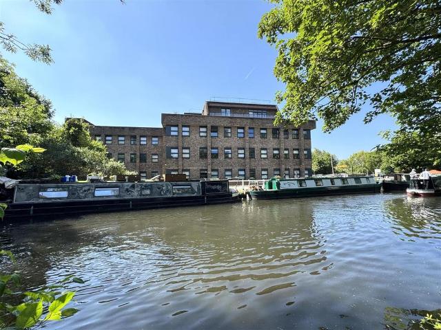 Rockingham Road, Uxbridge UB8 1 bed apartment to rent £1,465 pcm £338 pw