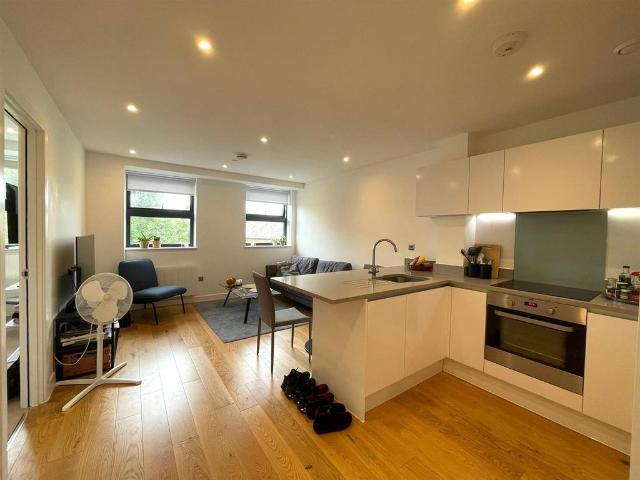 Rockingham Road, Uxbridge UB8 1 bed apartment to rent £1,495 pcm £345 pw