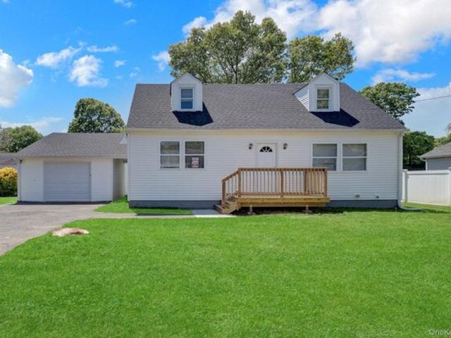 Rockledge Dr, Shirley, Home For Sale